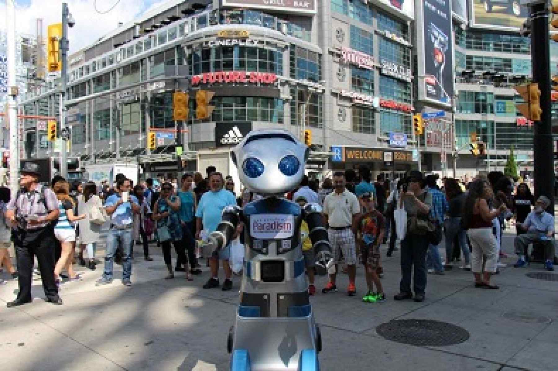 A unique afternoon in the streets of Toronto, a robot talks about ...