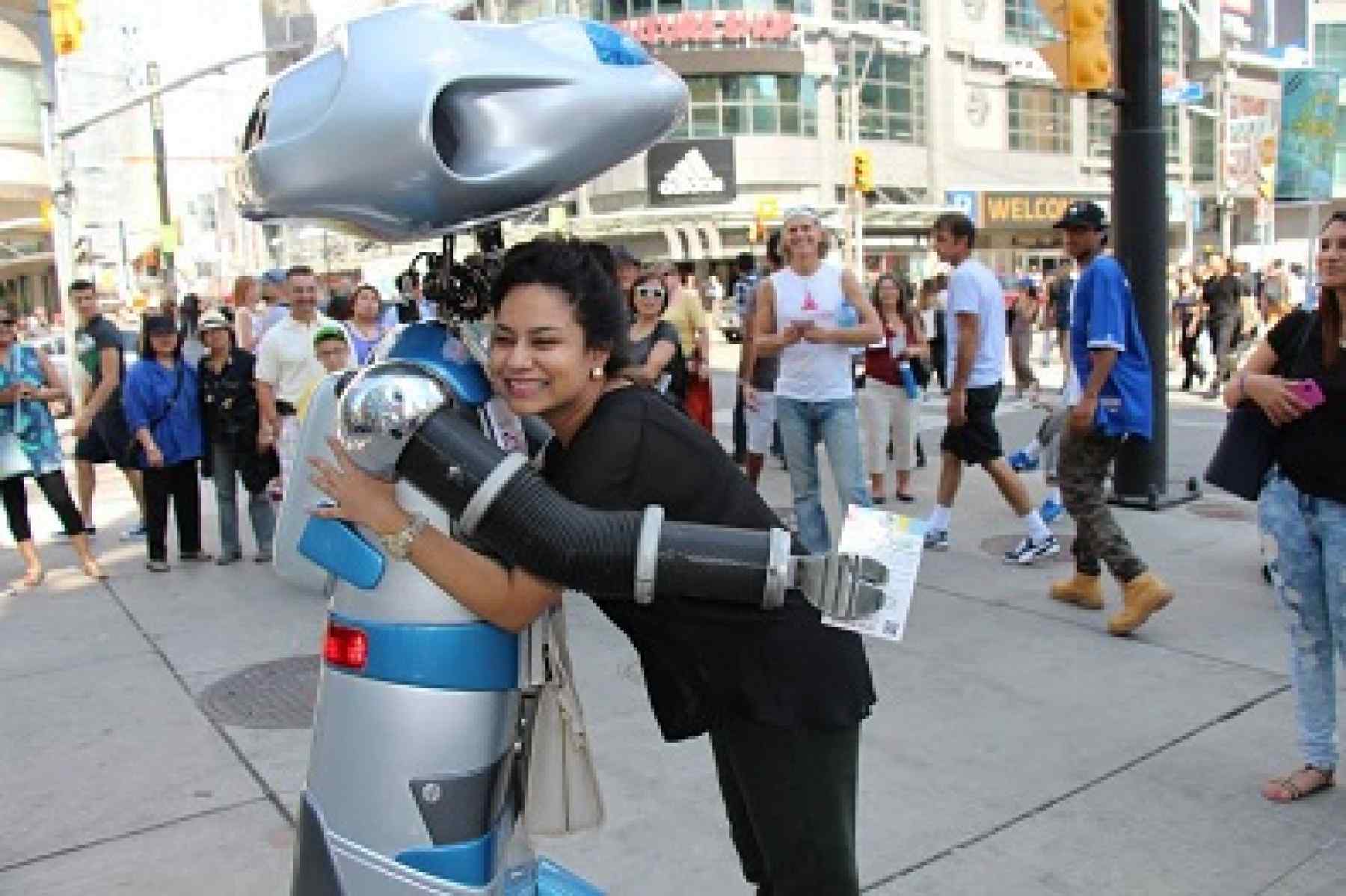 A unique afternoon in the streets of Toronto, a robot talks about ...
